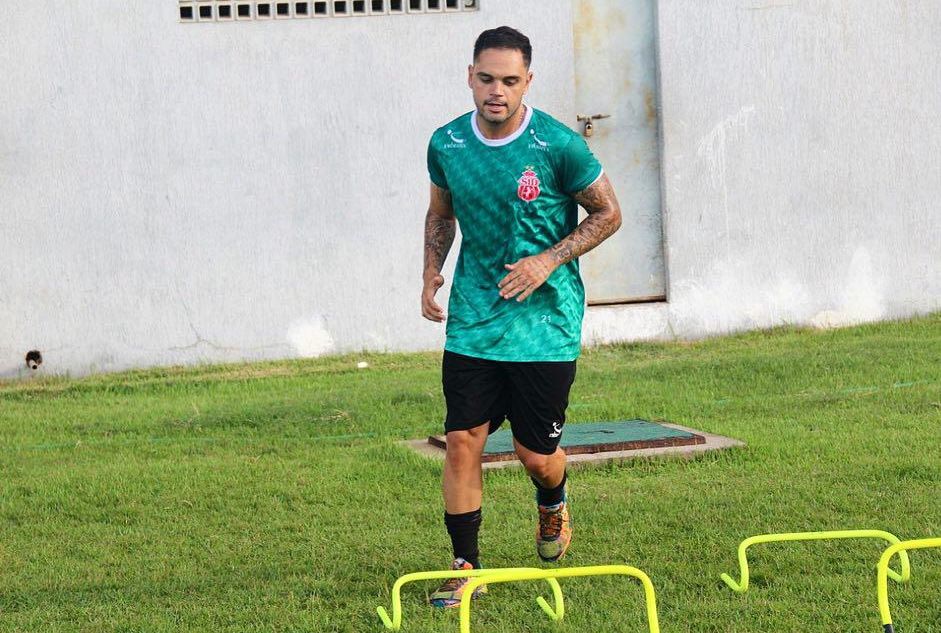 Ex-atacante do São Paulo, Hugo Leonardo, se preocupa com o bem estar de ...