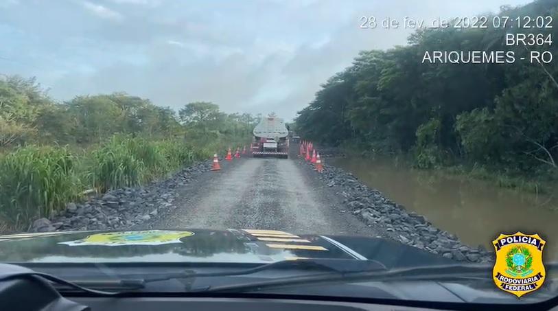 BR 364 é liberada para o trânsito; filas chegam a duas horas de espera ...