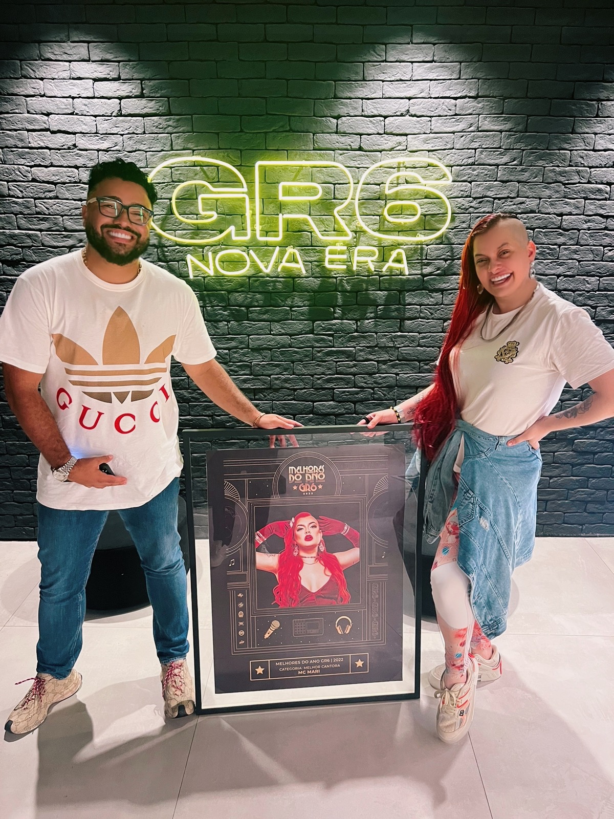 Mc Mari ganha prêmio de melhor cantora do ano - Folha Nobre